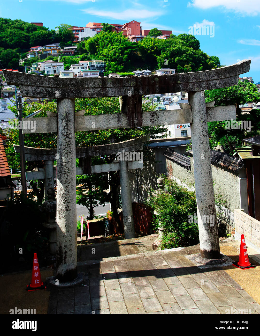 Torii gate nagasaki hi-res stock photography and images - Alamy