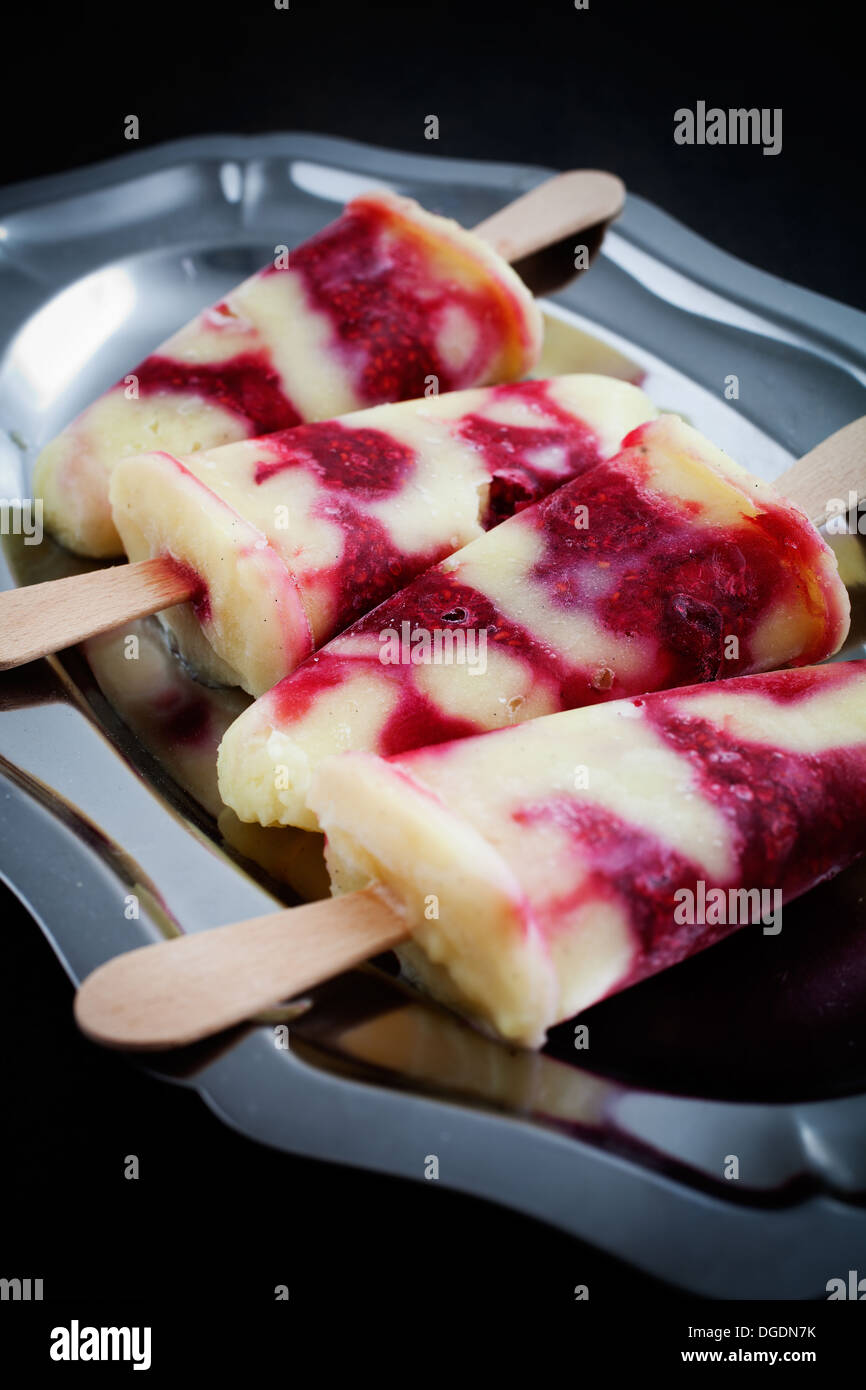 Homemade popsicles with vanilla pudding and raspberries Stock Photo - Alamy