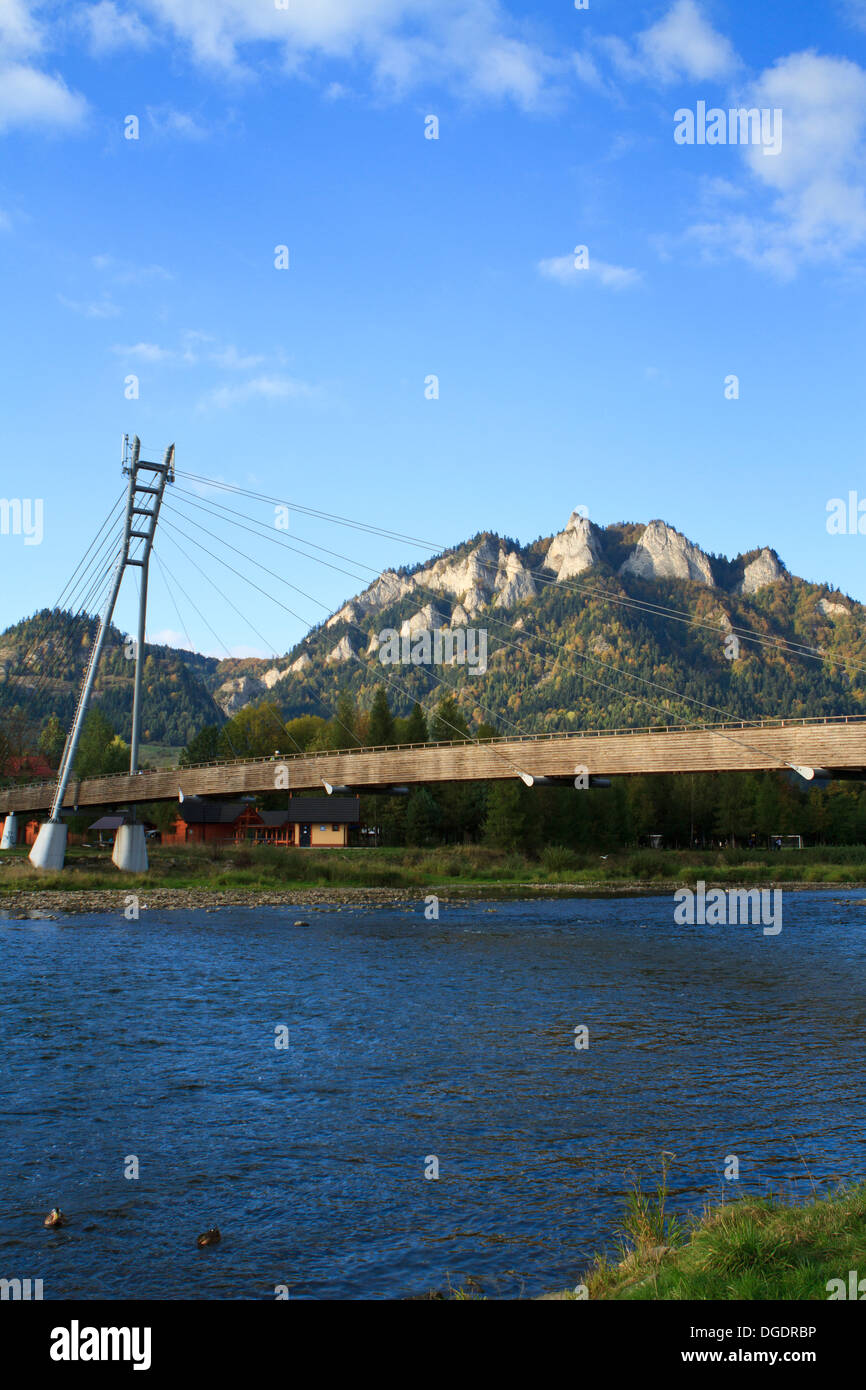 Suspension footpath bridge between Poland and Slovakia over Dunajec ...