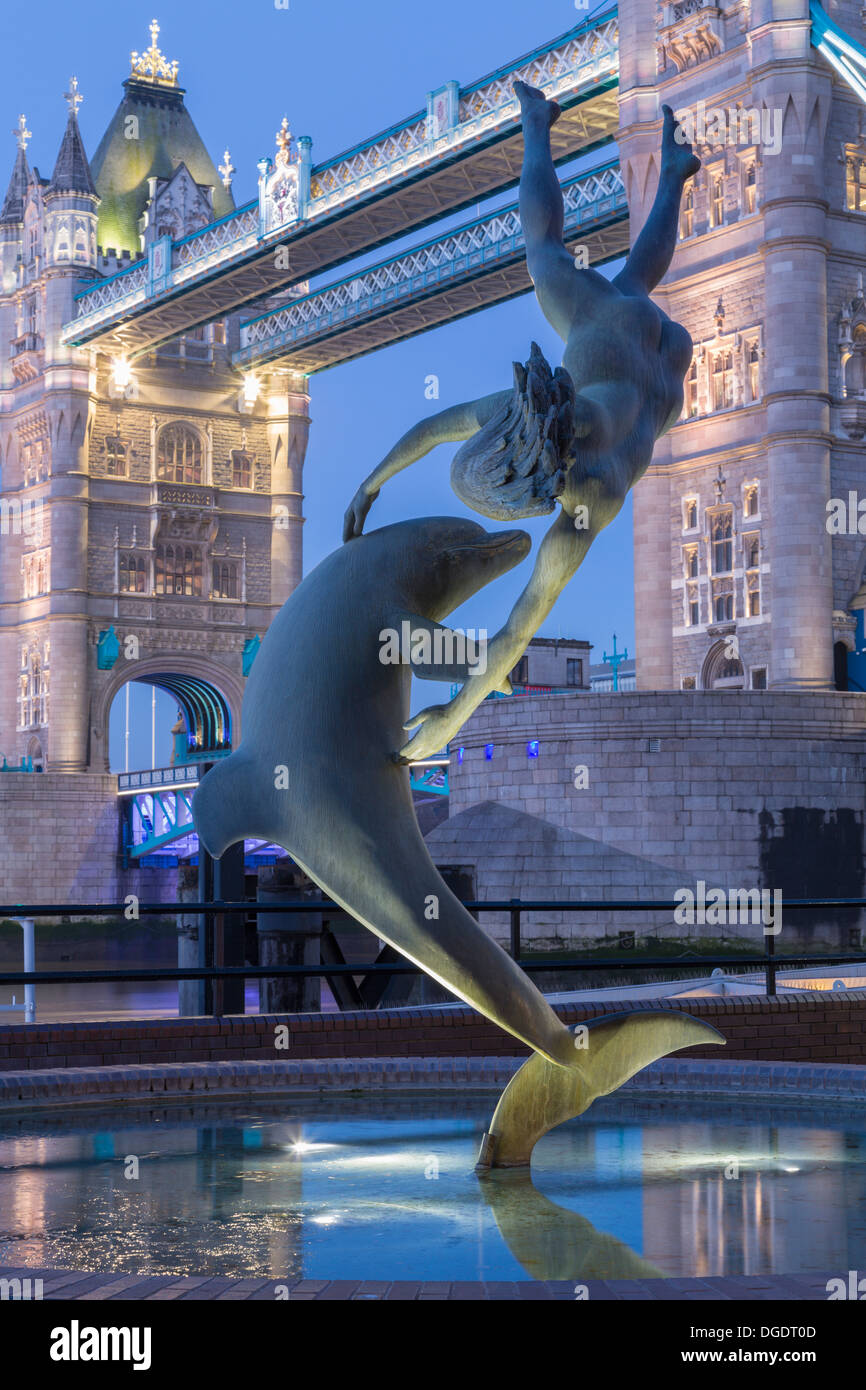 Tower Bridge and dolphin statue London Stock Photo - Alamy