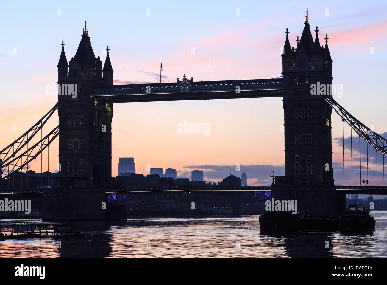 Tower bridge london sunrise hi-res stock photography and images - Alamy