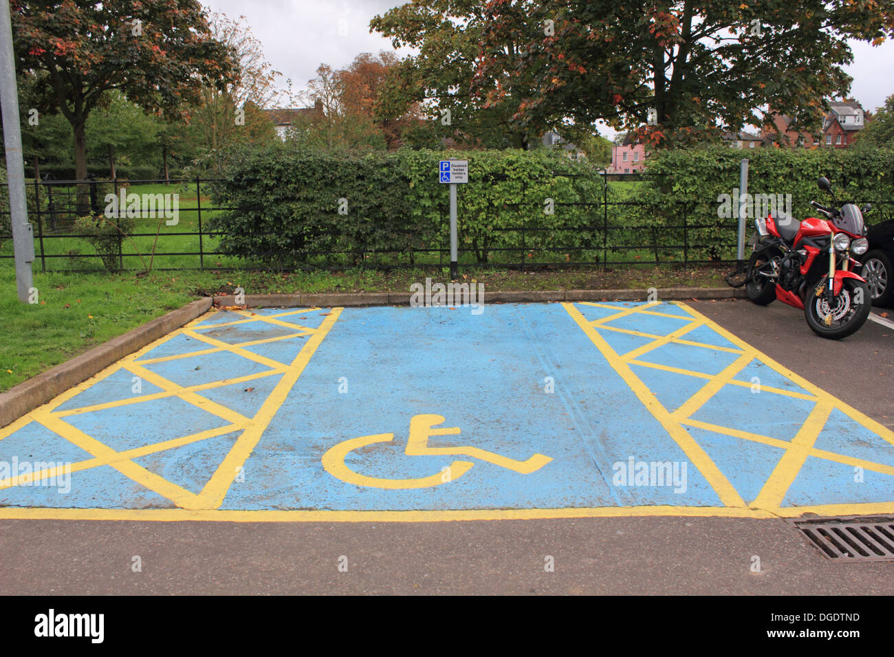 Disabled parking bay hi-res stock photography and images - Alamy