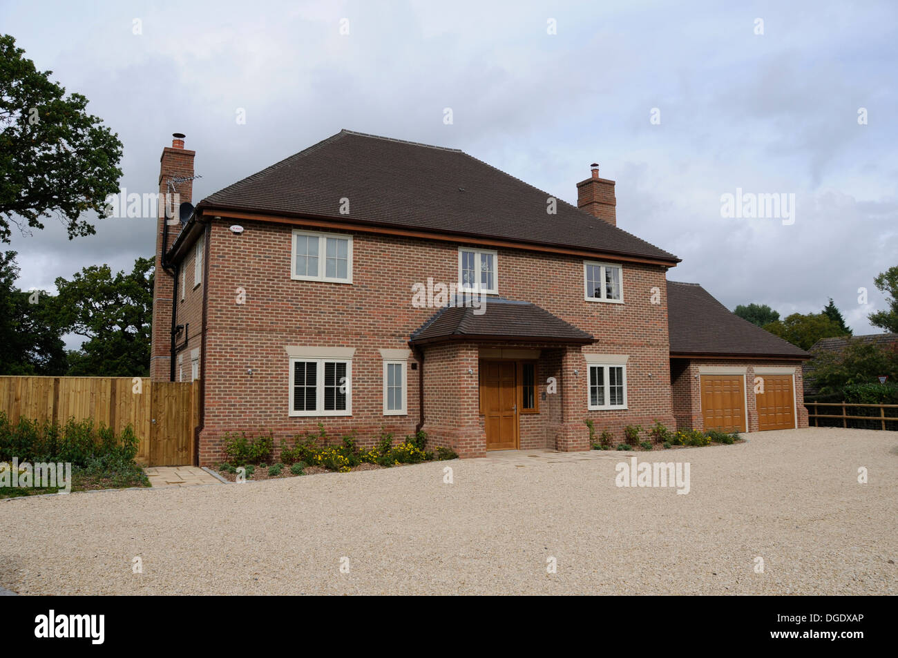 a large detached modern house with gravel drive and double garage Stock ...