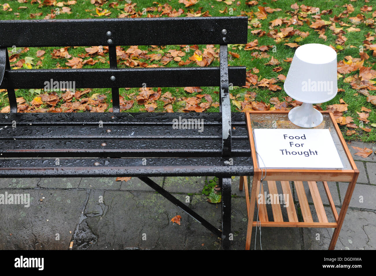 Russell square london bench hi-res stock photography and images - Alamy