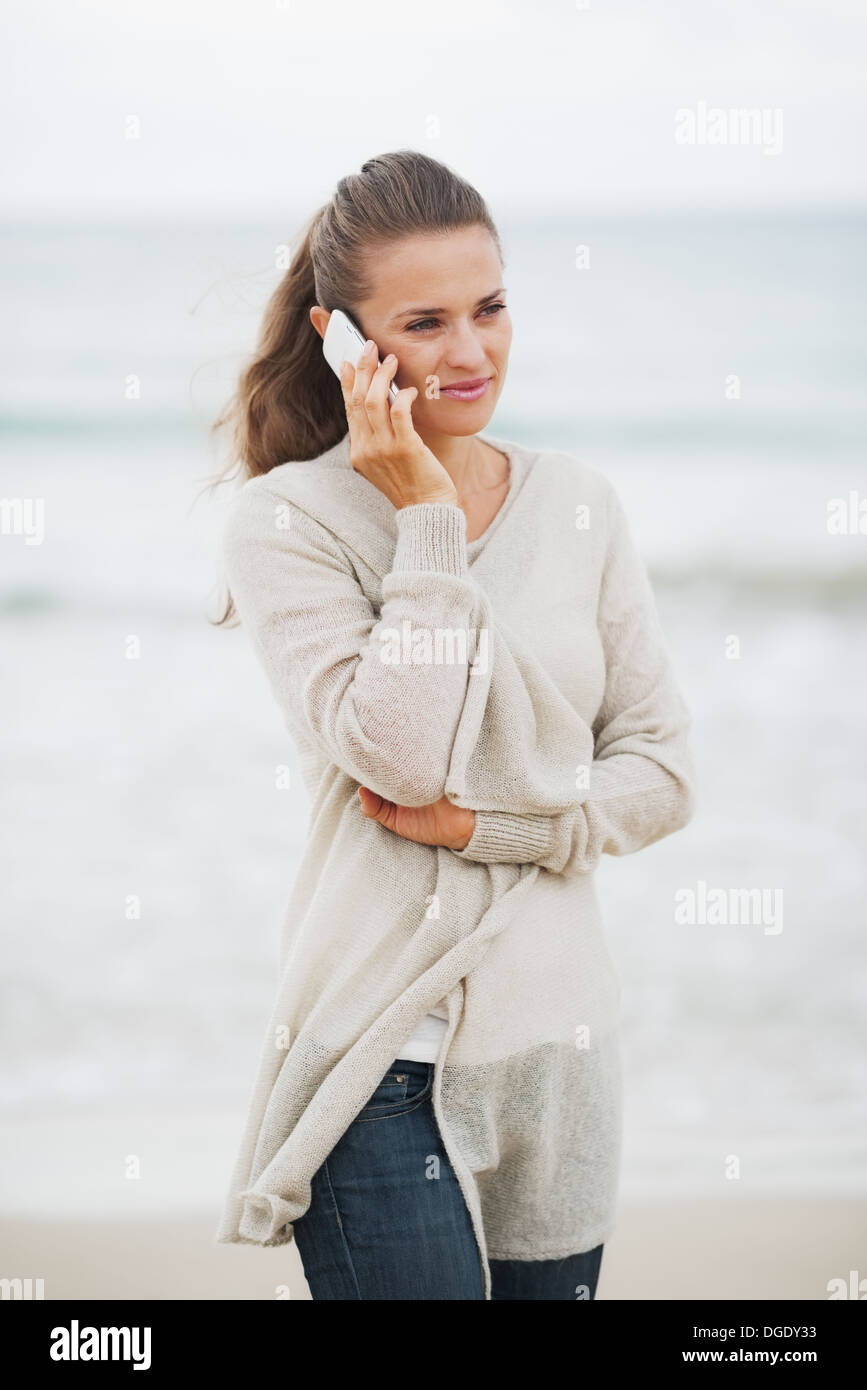 Woman talking on cellphone beach hi-res stock photography and images ...