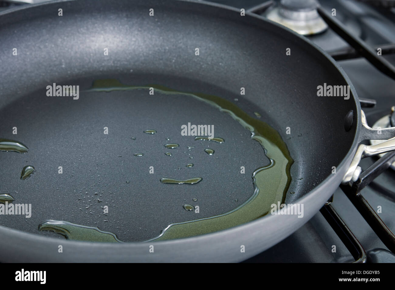 Oil heating hi-res stock photography and images - Alamy