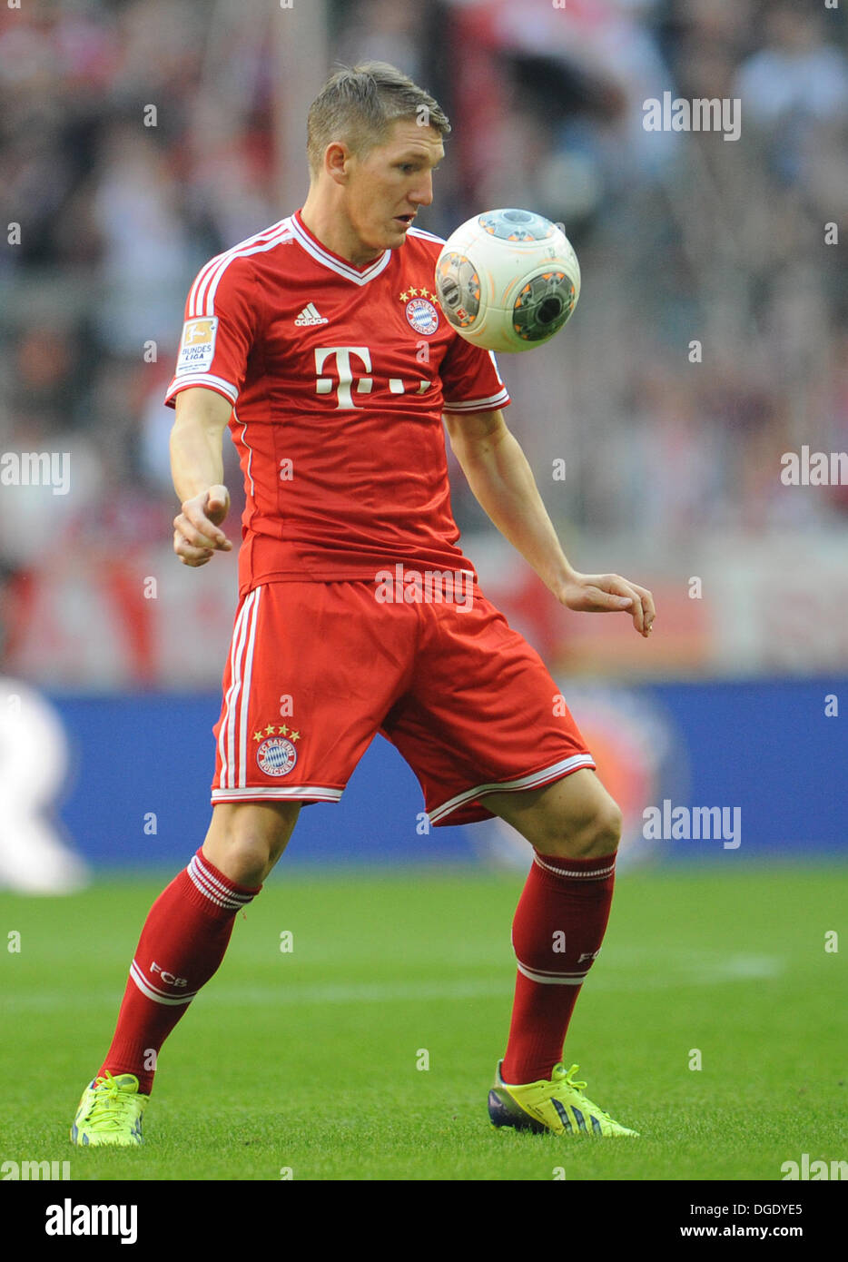 Munich, Germany. 19th Oct, 2013. Munich's Bastian Schweinsteiger plays ...