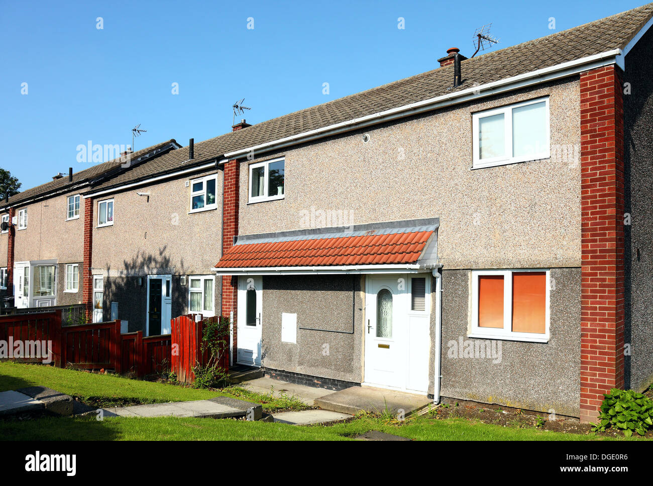 row of new houses on a housing development.uk Stock Photo - Alamy