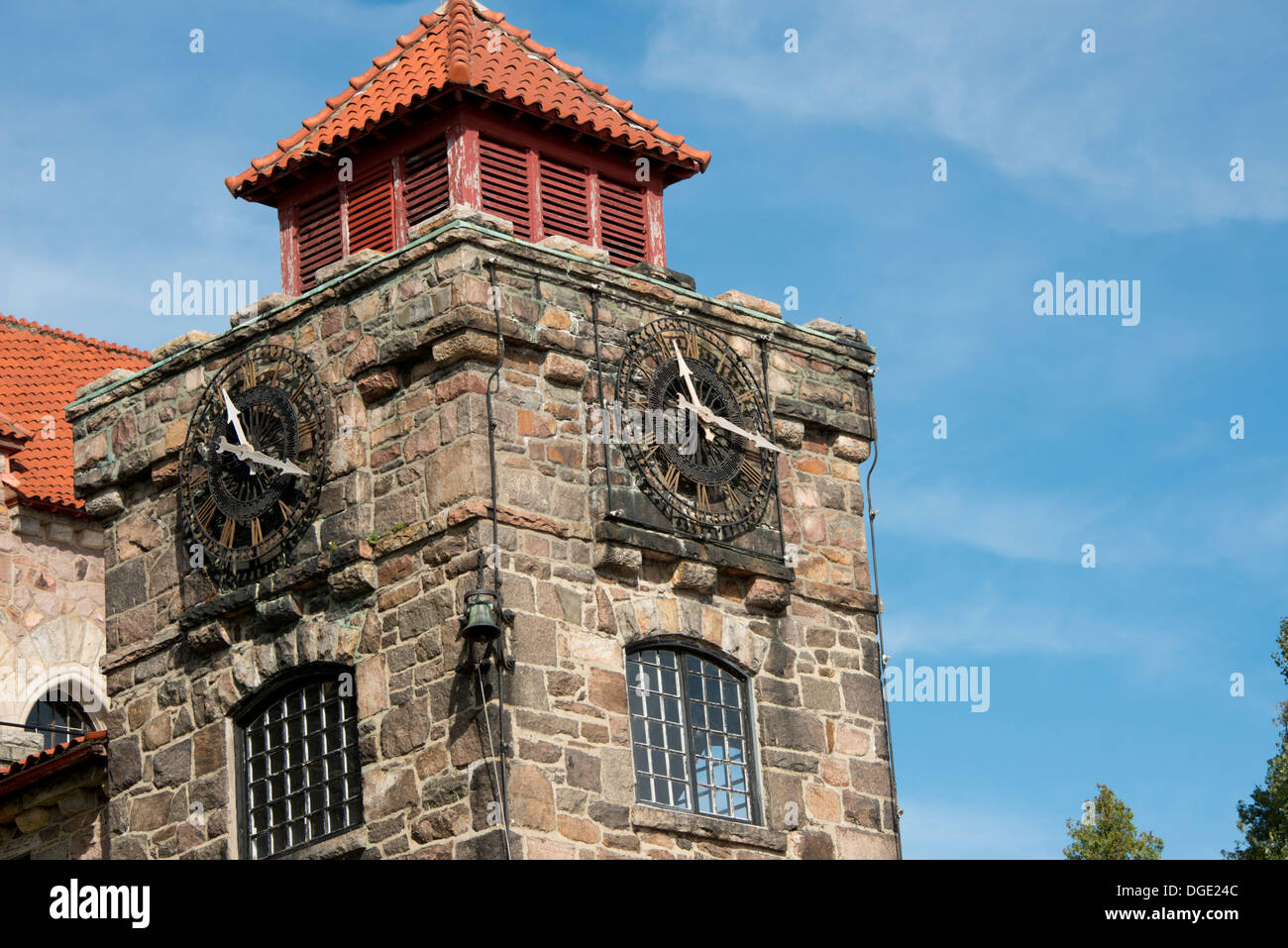 Singer clock hi-res stock photography and images - Alamy