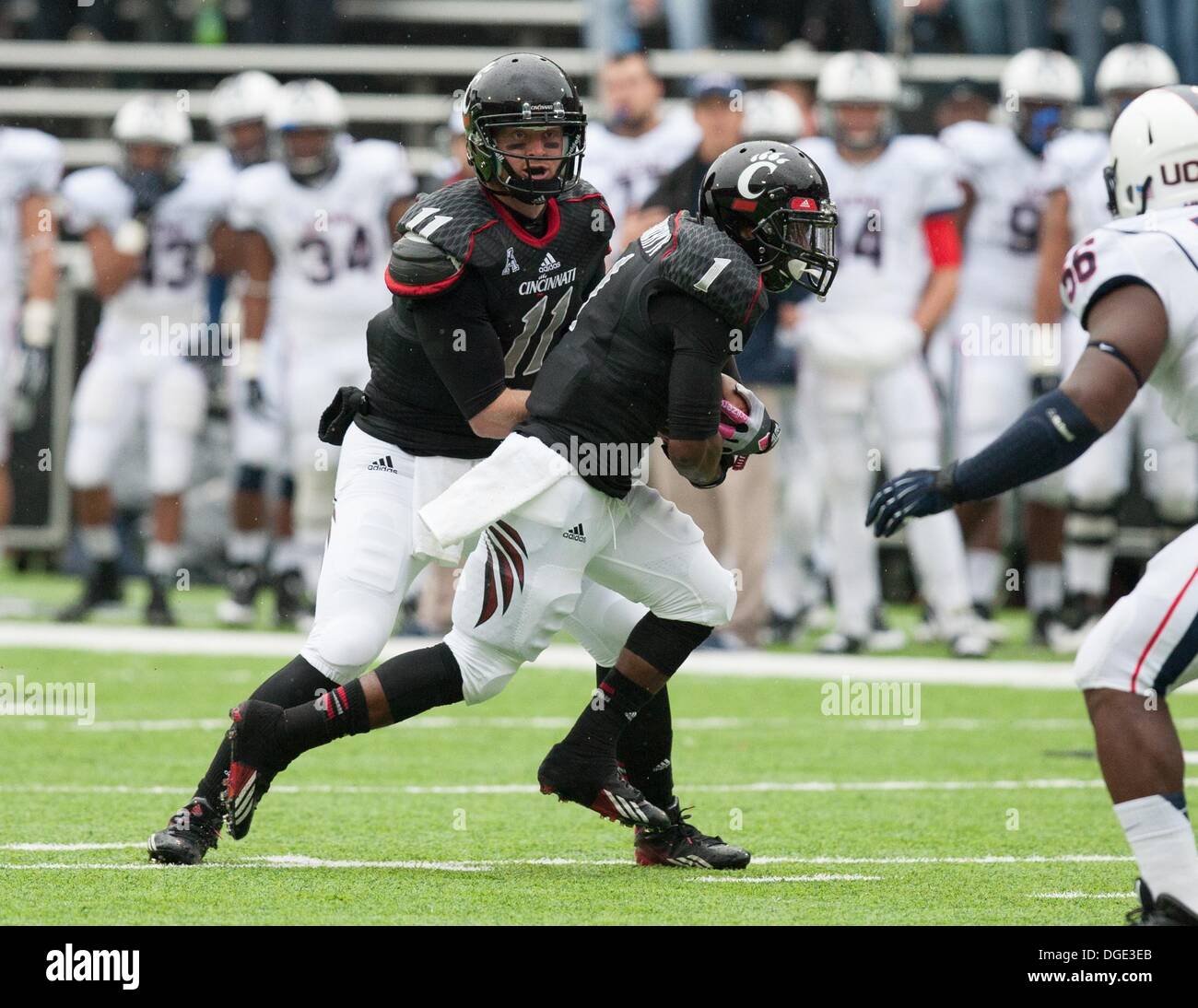Running back ralph abernathy iv hi-res stock photography and images - Alamy