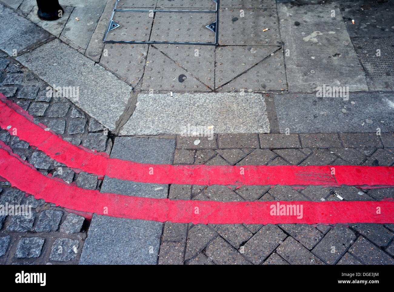 Double red lines hi-res stock photography and images - Alamy