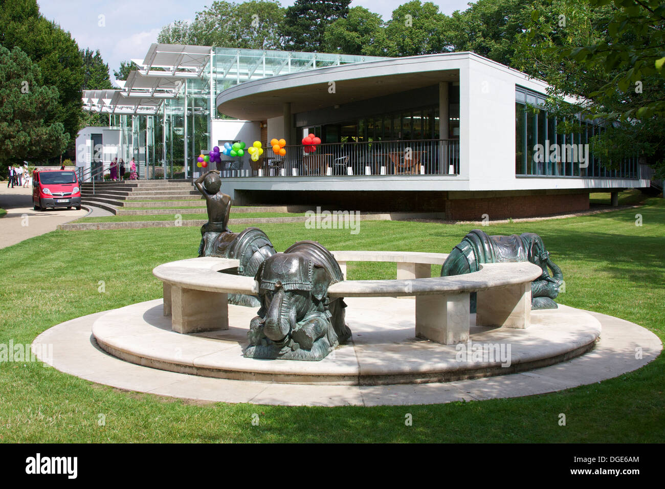 Town warwickshire sculpture hi-res stock photography and images - Alamy