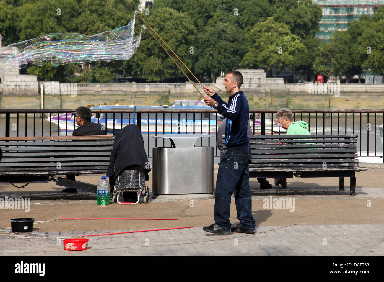 Bubble Performer, Southbank, London, England, UK Stock Photo - Alamy