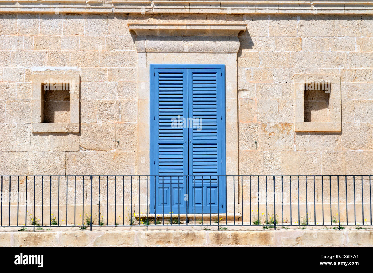 Building recess hi-res stock photography and images - Alamy