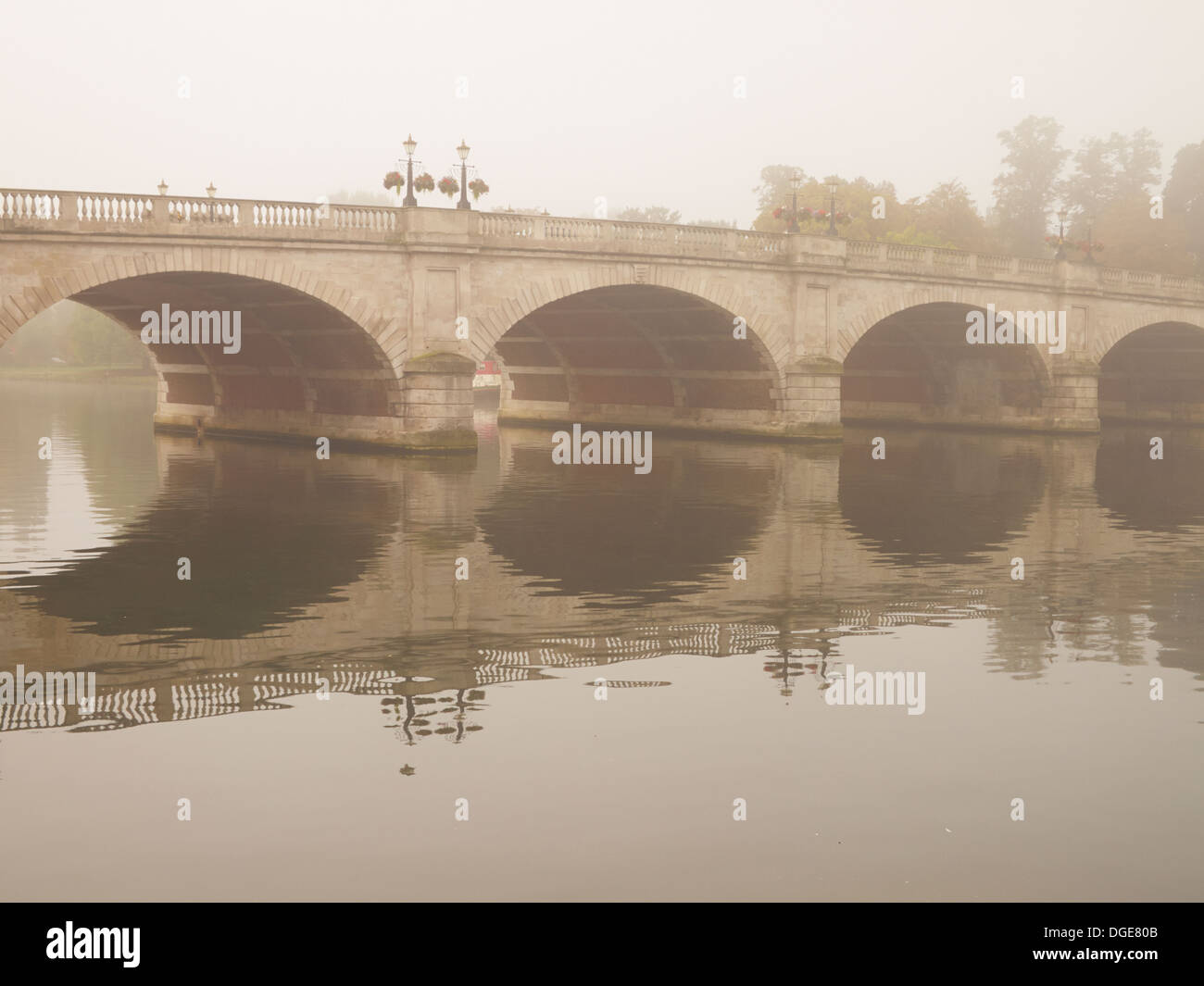 River thames bridge hi-res stock photography and images - Alamy