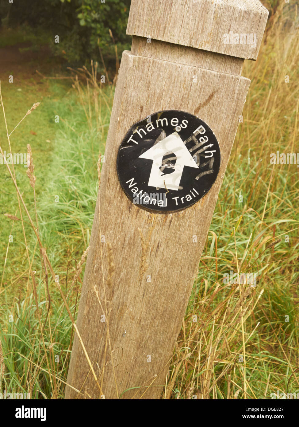 Thames Path signpost, Kingston, England Stock Photo - Alamy