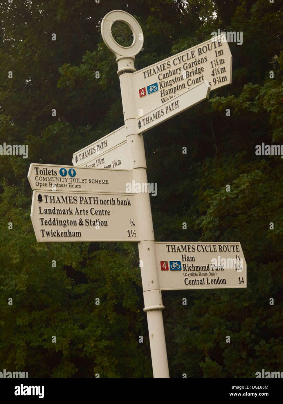 Thames Path Signs High Resolution Stock Photography and Images - Alamy