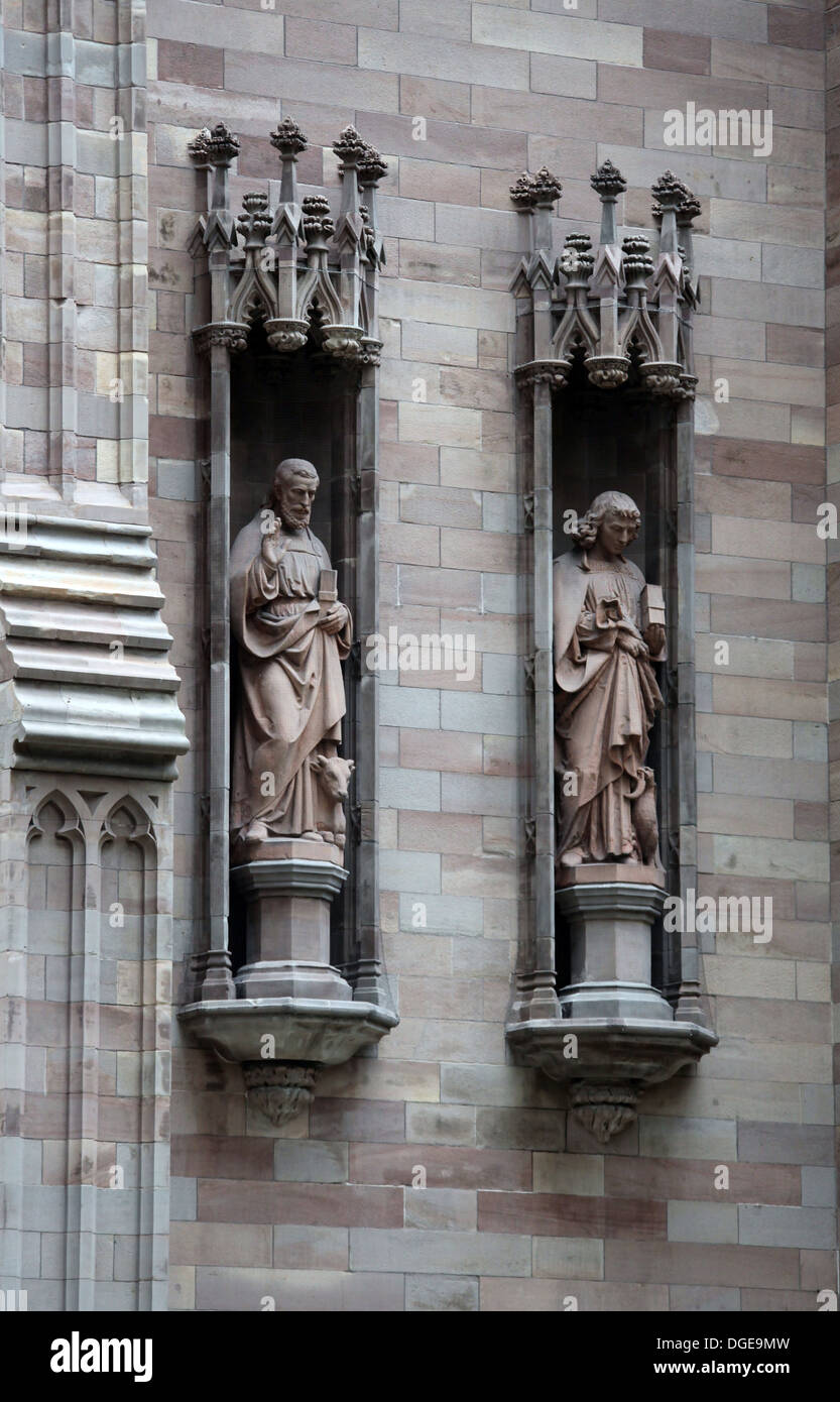 Statues saints holy trinity hi-res stock photography and images - Alamy