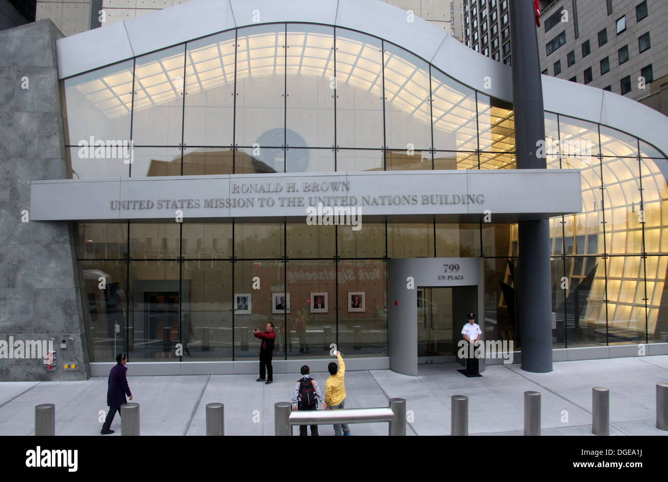 United nations building nyc hi-res stock photography and images - Alamy