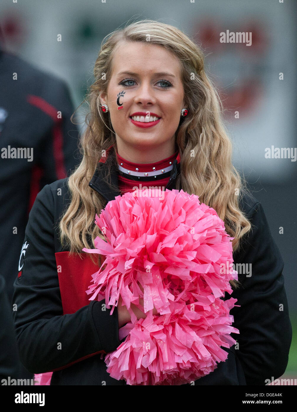 Cincinnati bearcats cheerleader hi-res stock photography and images - Alamy