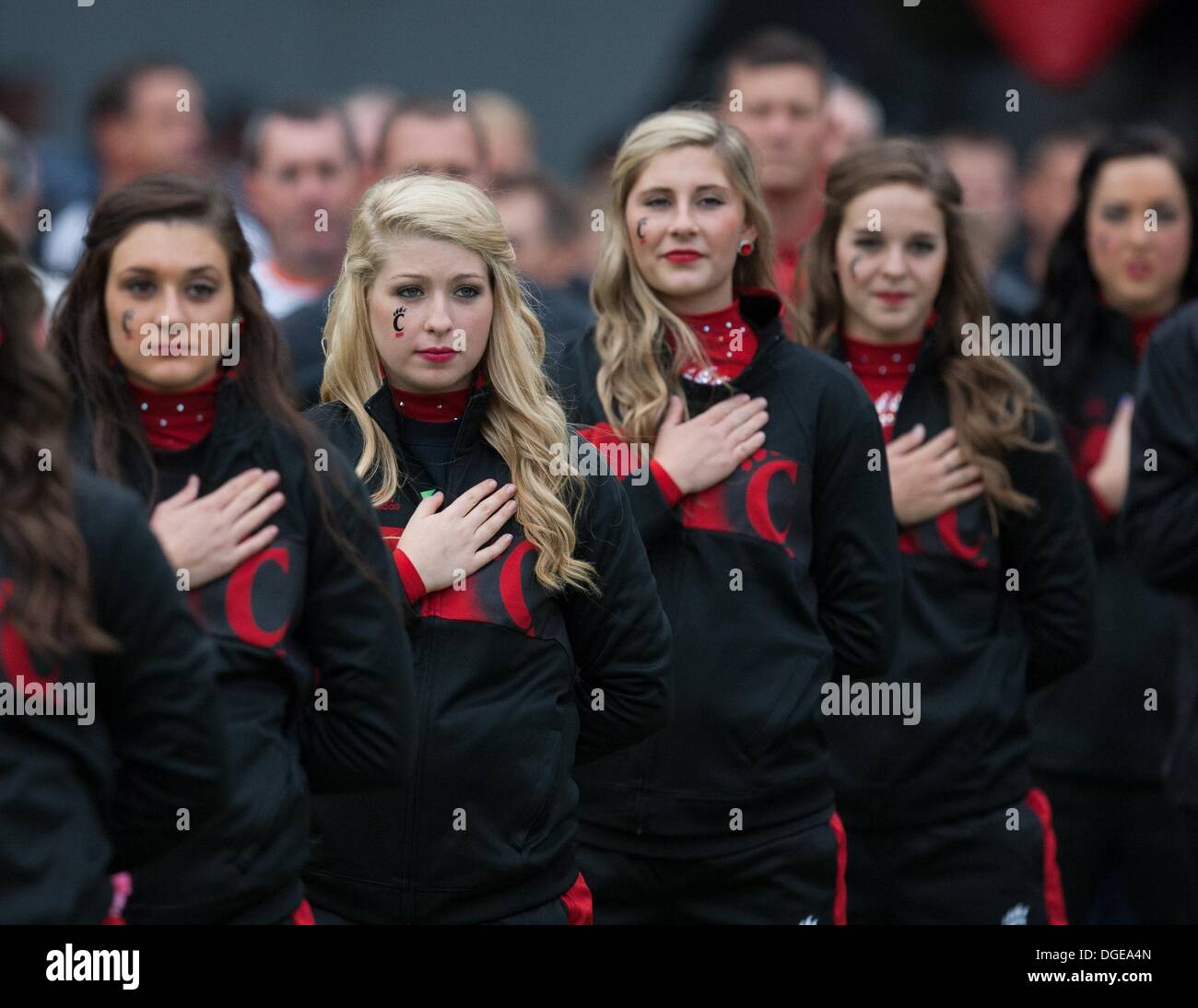 Cincinnati bearcats cheerleaders hi-res stock photography and images ...