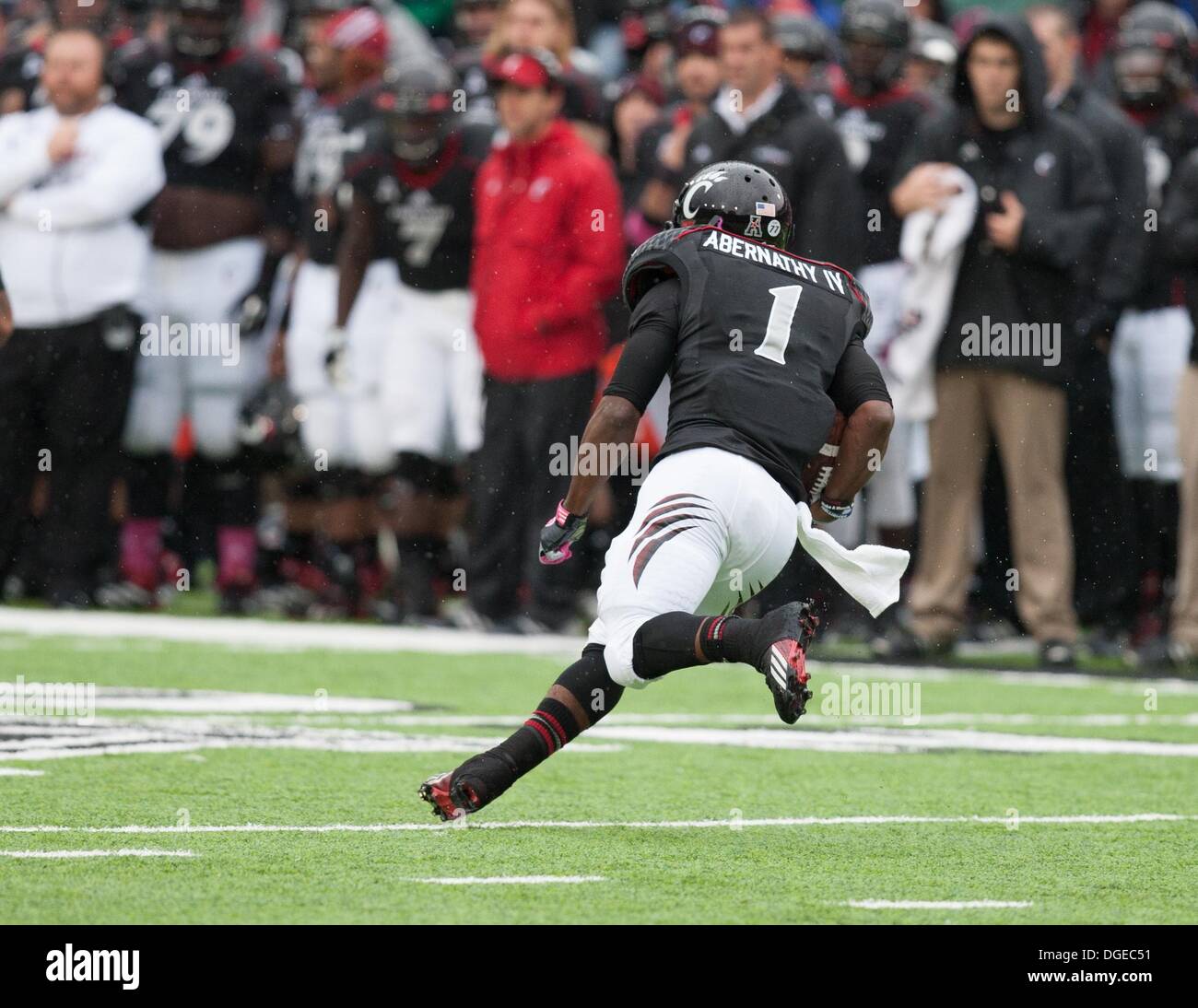 Running back ralph abernathy iv hi-res stock photography and images - Alamy