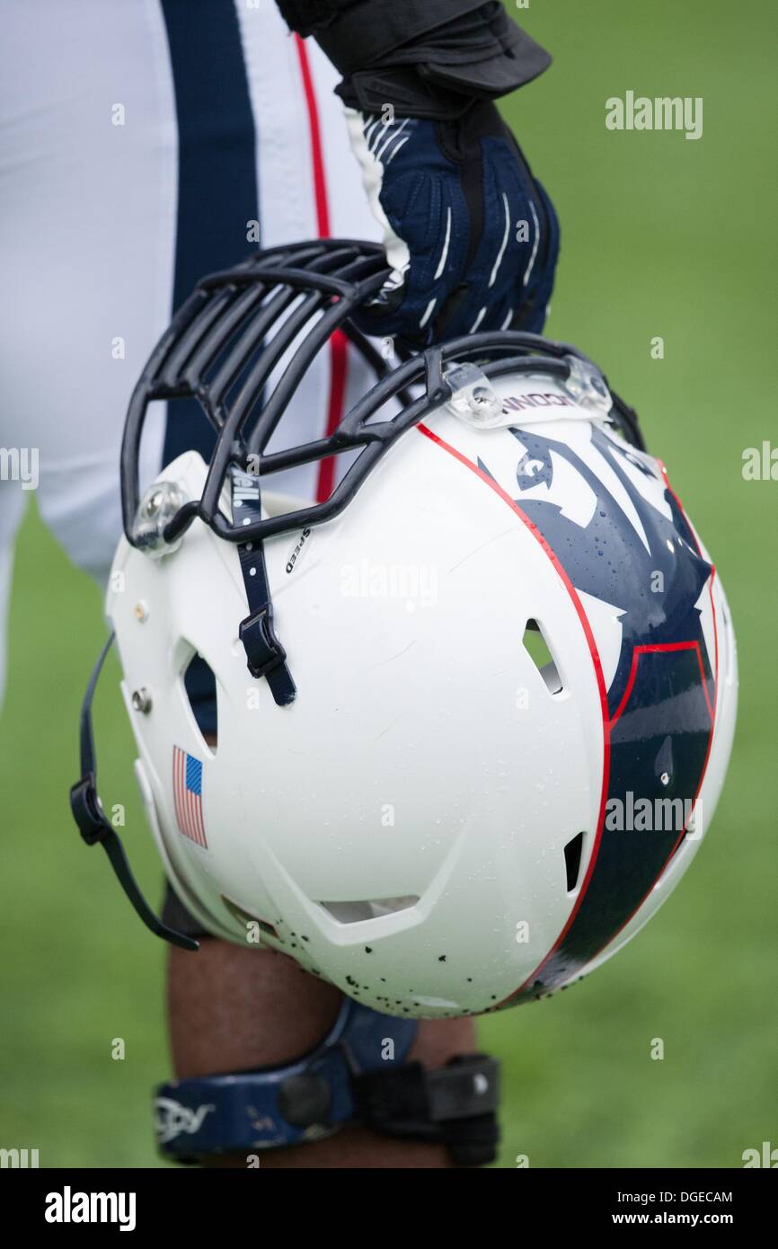 Connecticut huskies flag hi-res stock photography and images - Alamy