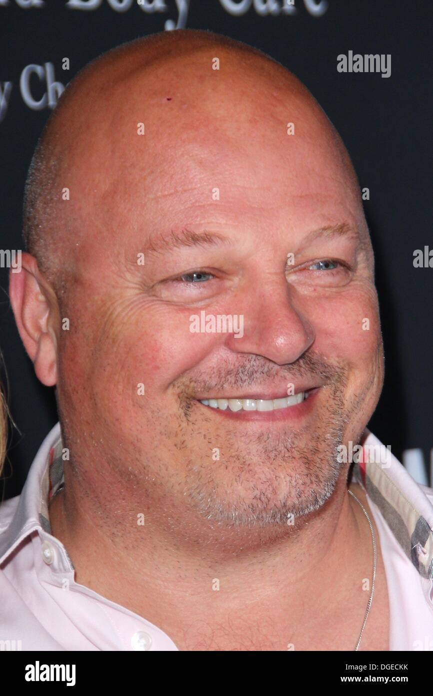 Los Angeles, California, USA. 19th Oct, 2013. Michael Chiklis attends ...