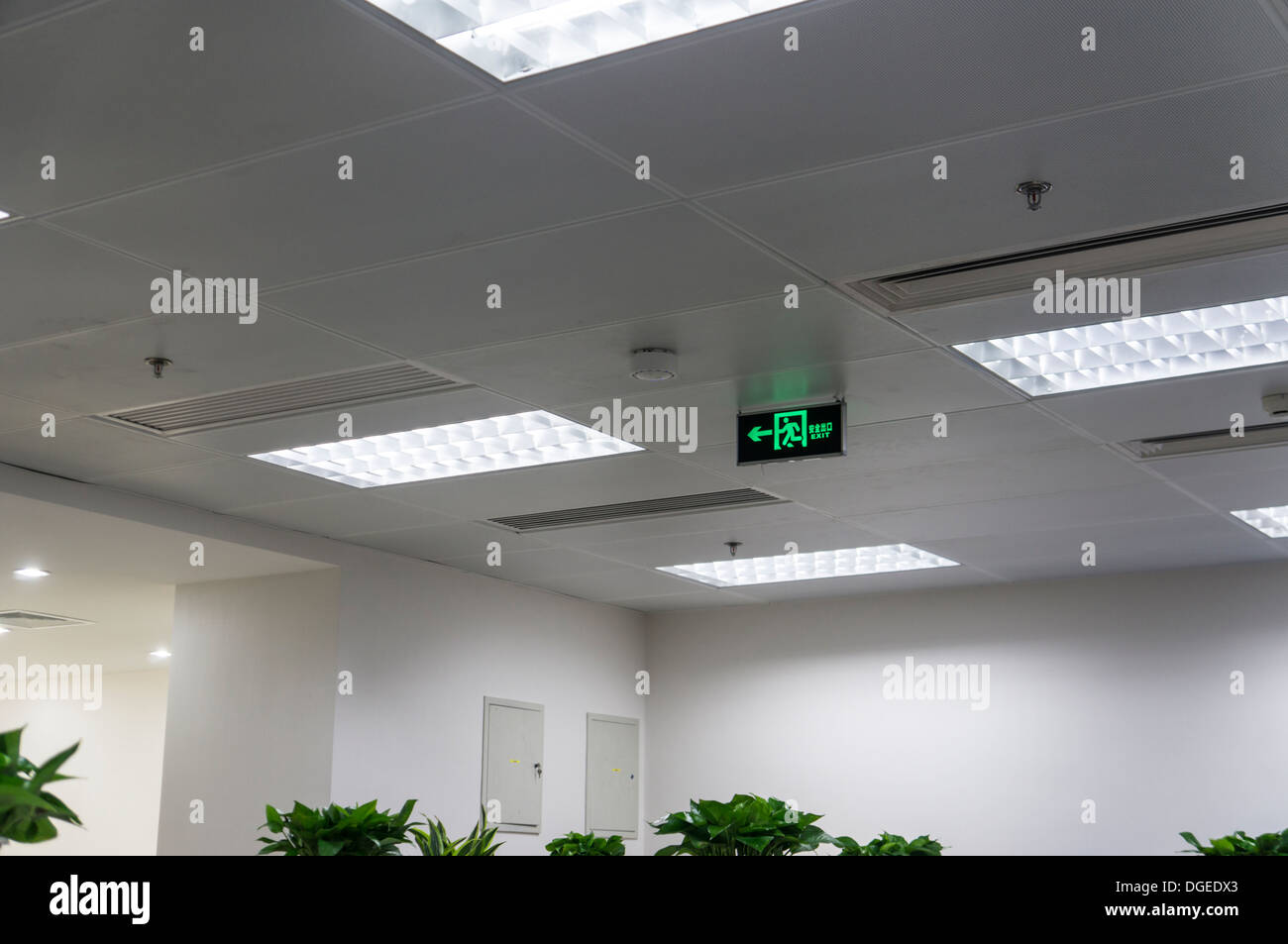 Office ceiling hi-res stock photography and images - Alamy