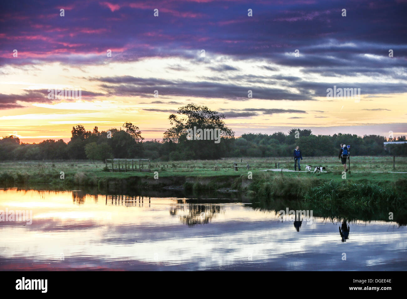 AUTUMN SUNRISE ON THE RIVER CAM IN CAMBRIDGE Stock Photo - Alamy