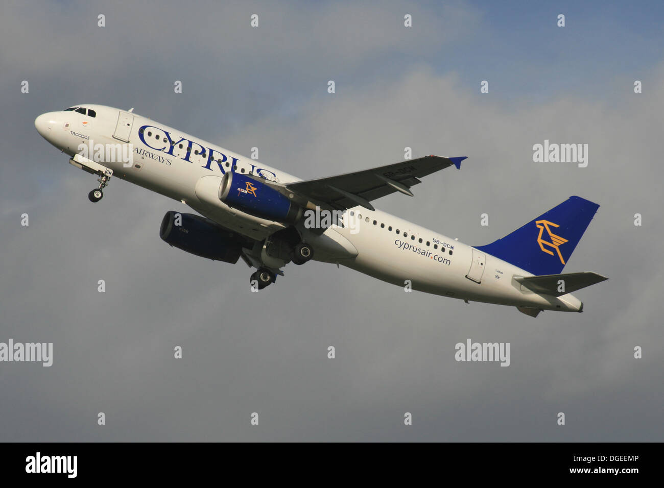 CYPRUS AIRWAYS AIRBUS A320 Stock Photo - Alamy