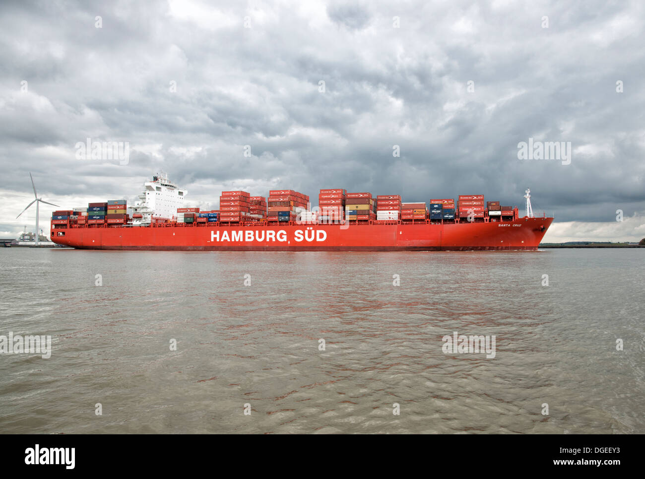 Container ship Santa Cruz making her way downstream on the RIver Thames ...