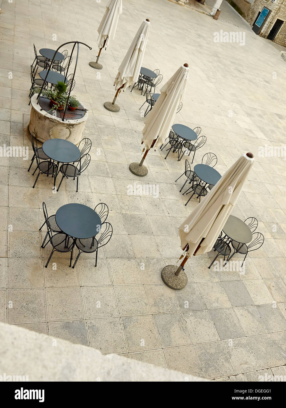 Restaurant with stone tables hi-res stock photography and images - Alamy