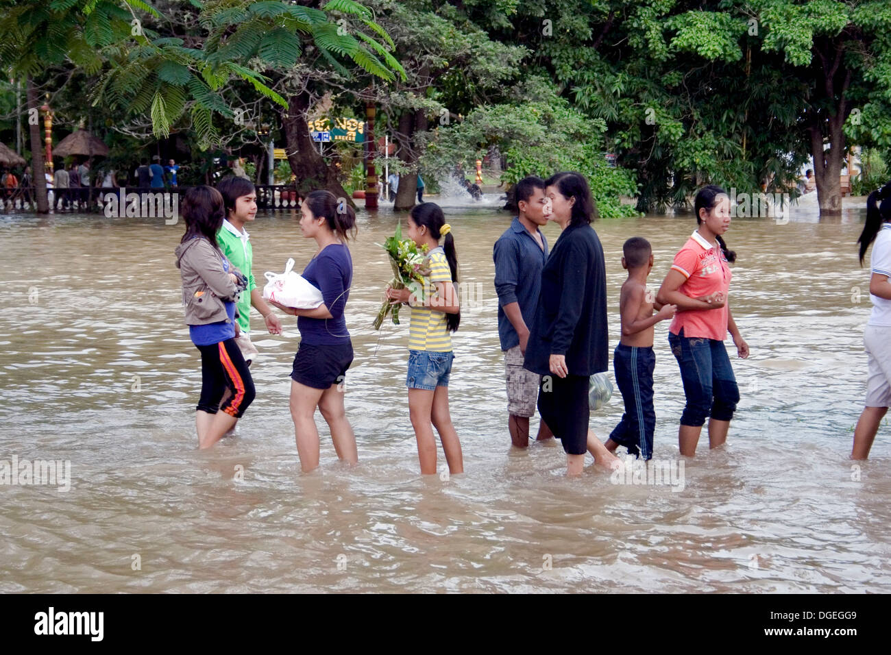People At The Wading Airprote