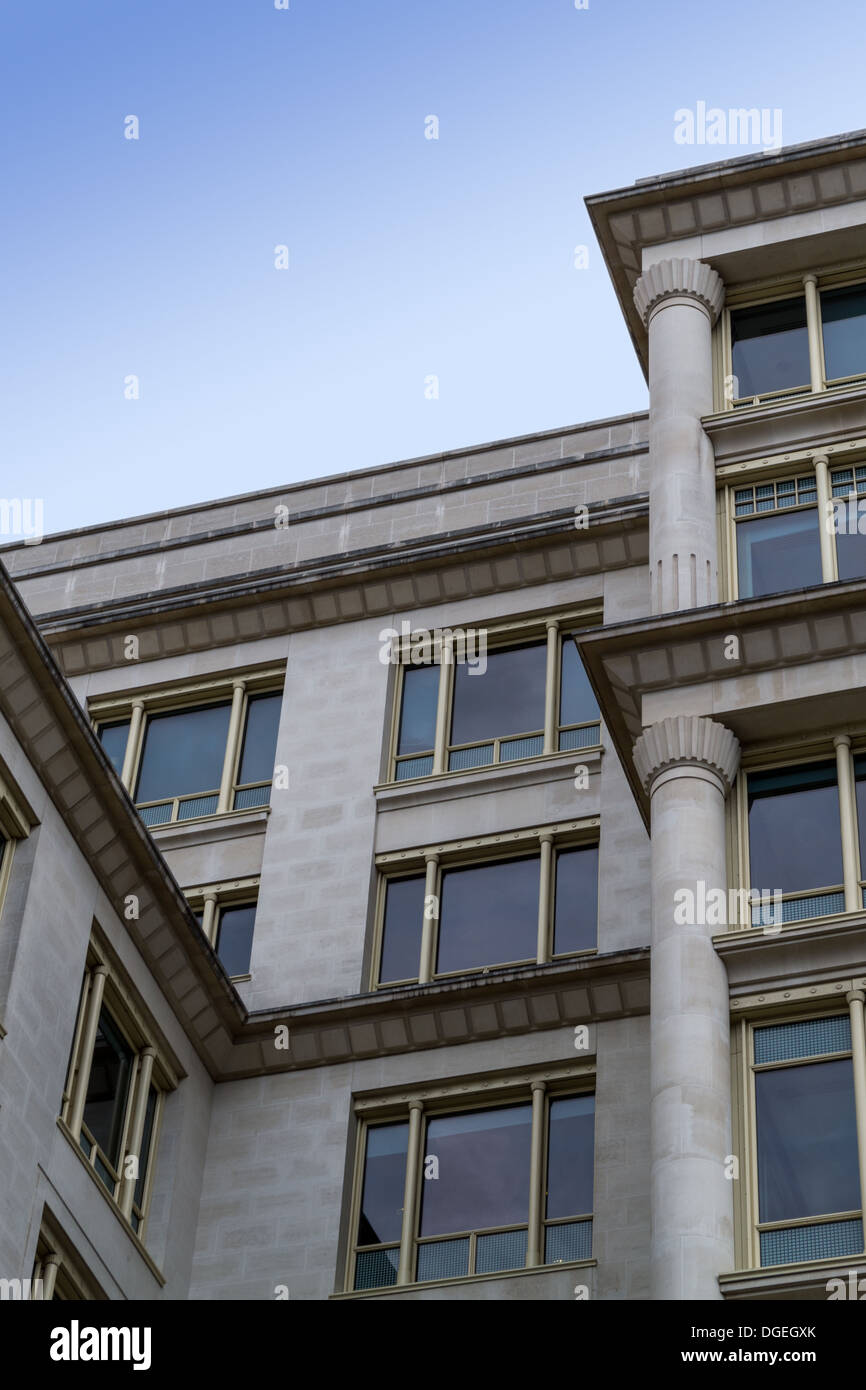 Diagonal columns building hi-res stock photography and images - Alamy