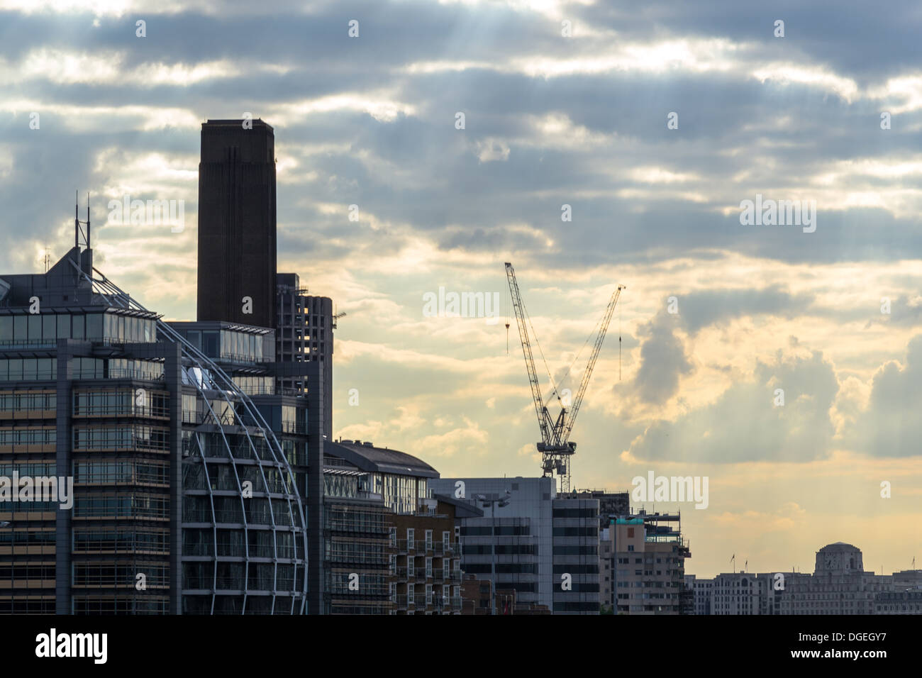 Skyline london cloud background hi-res stock photography and images - Alamy