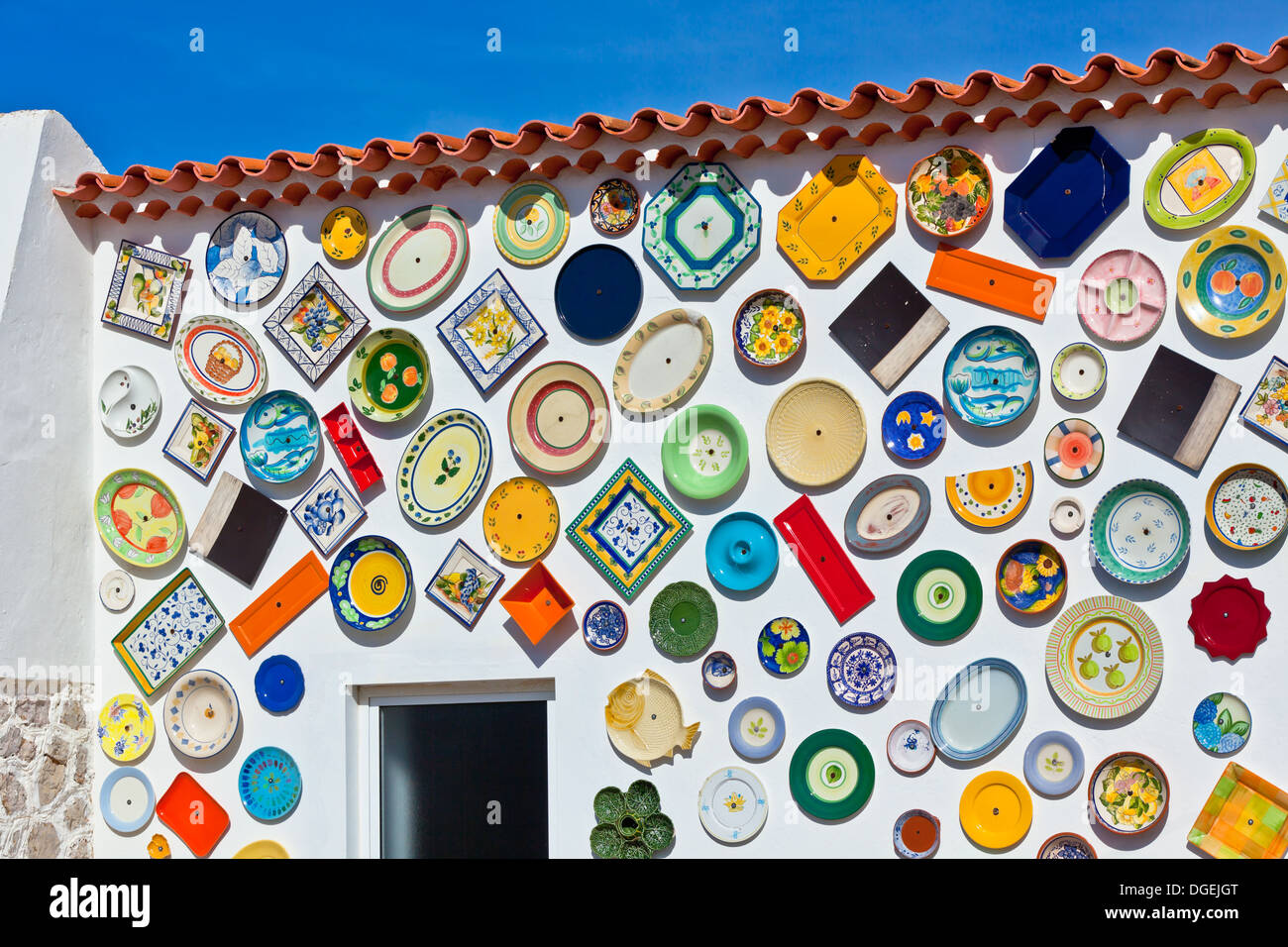 Traditional portuguese pottery plates on a wall in Algarve Coast ...