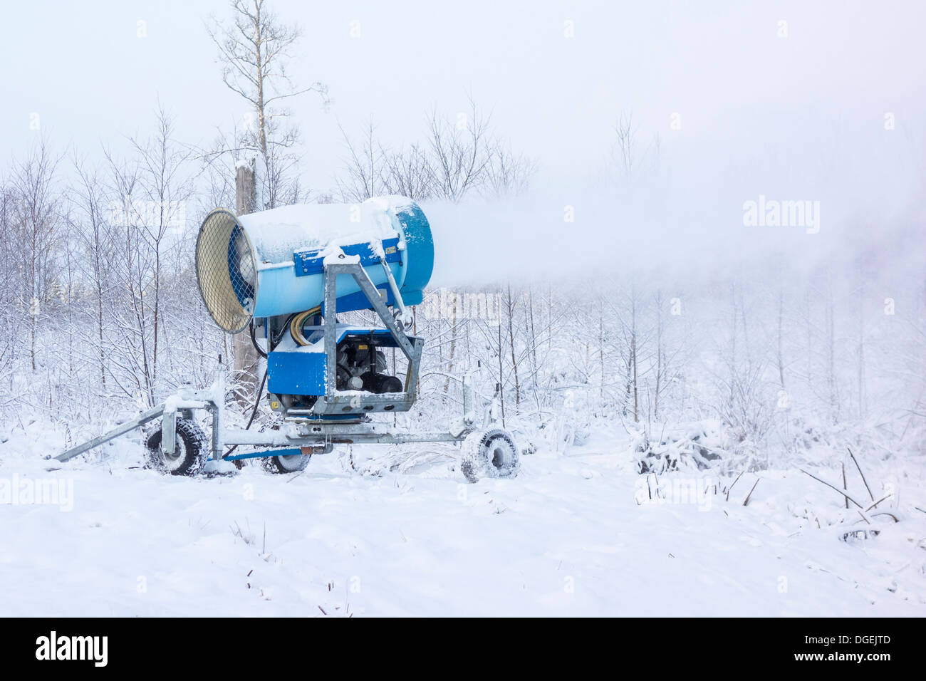 Snowfall cannon hi-res stock photography and images - Alamy