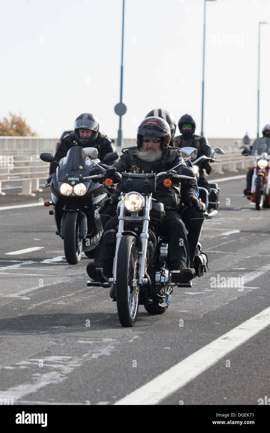 Hogging the bridge hi-res stock photography and images - Alamy