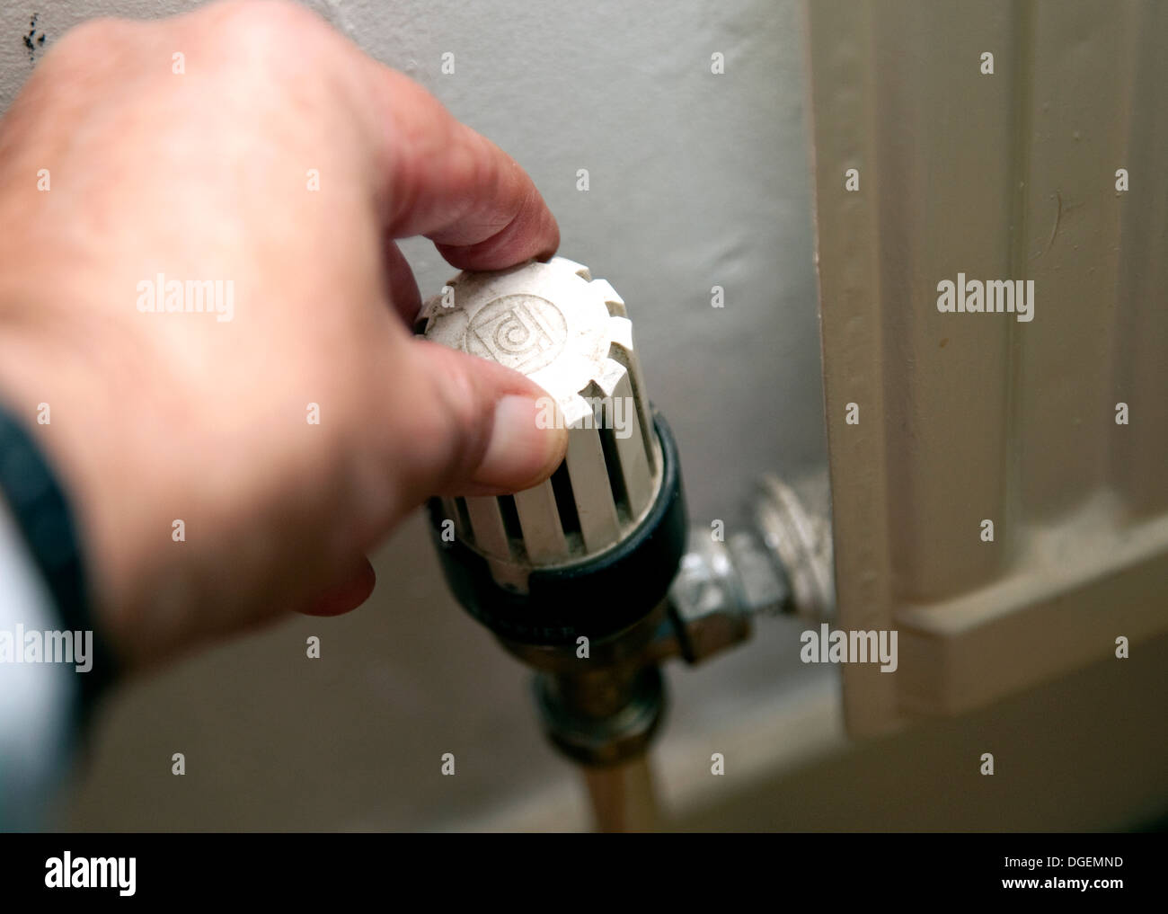 Thermostatic radiator valve hi-res stock photography and images - Alamy