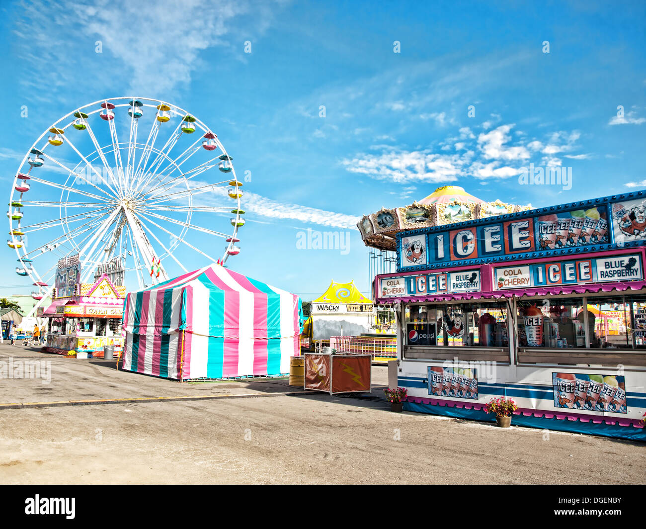 midway amusement park Stock Photo - Alamy