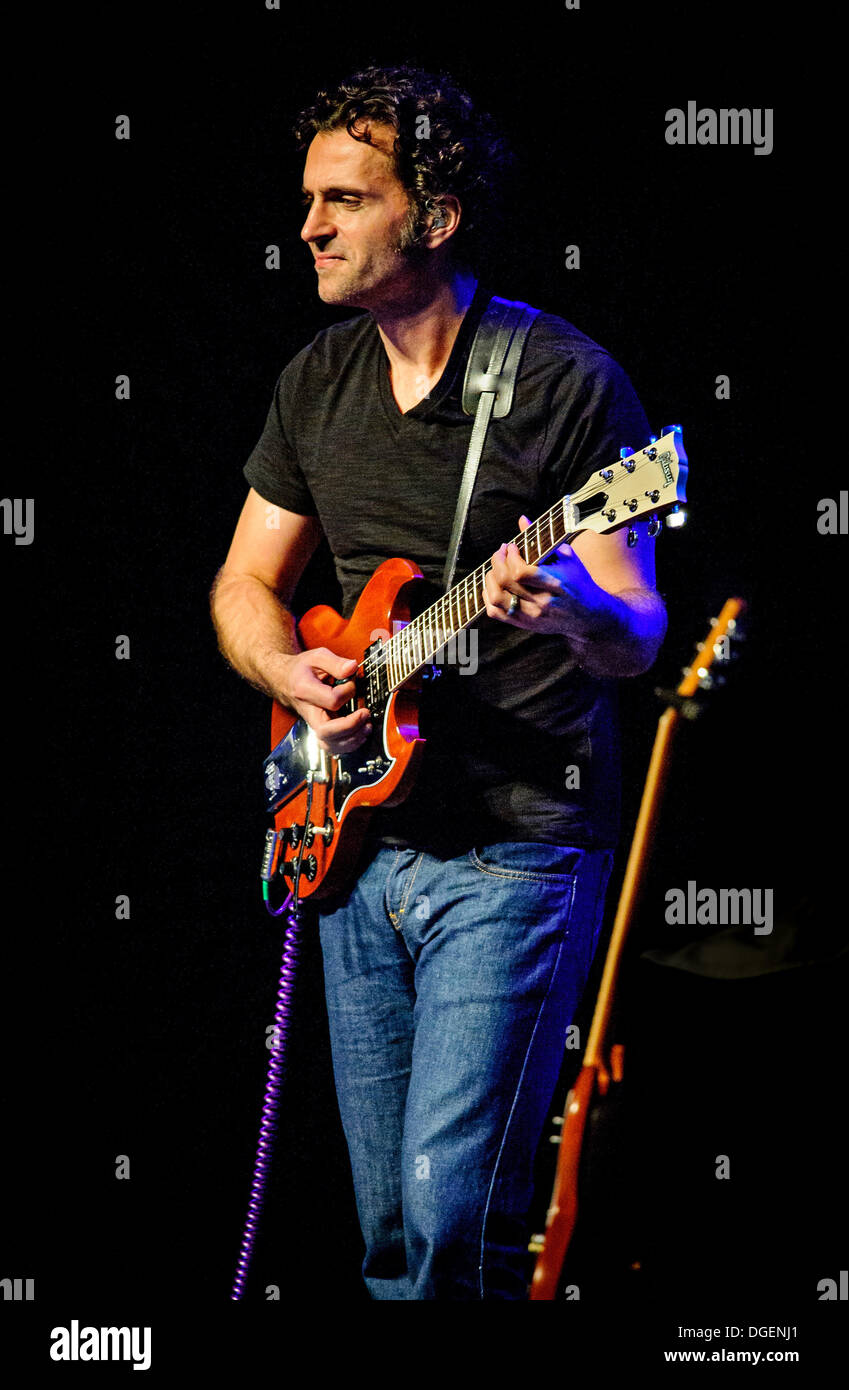 Queen elizabeth theatre hi-res stock photography and images - Alamy