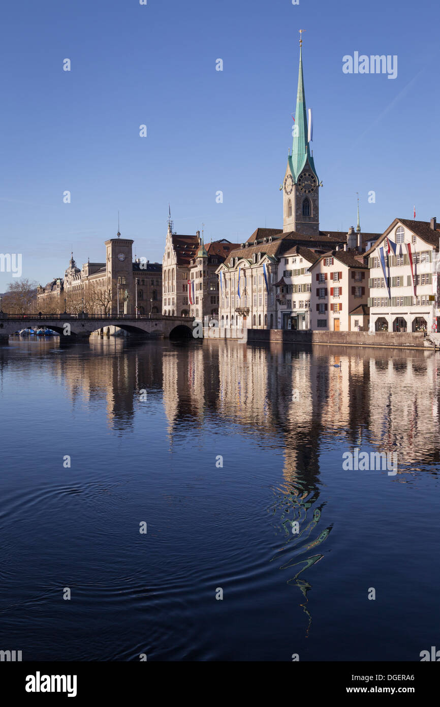 Zurich, Altstadt (historic district), Limmat River and Fraumünster ...