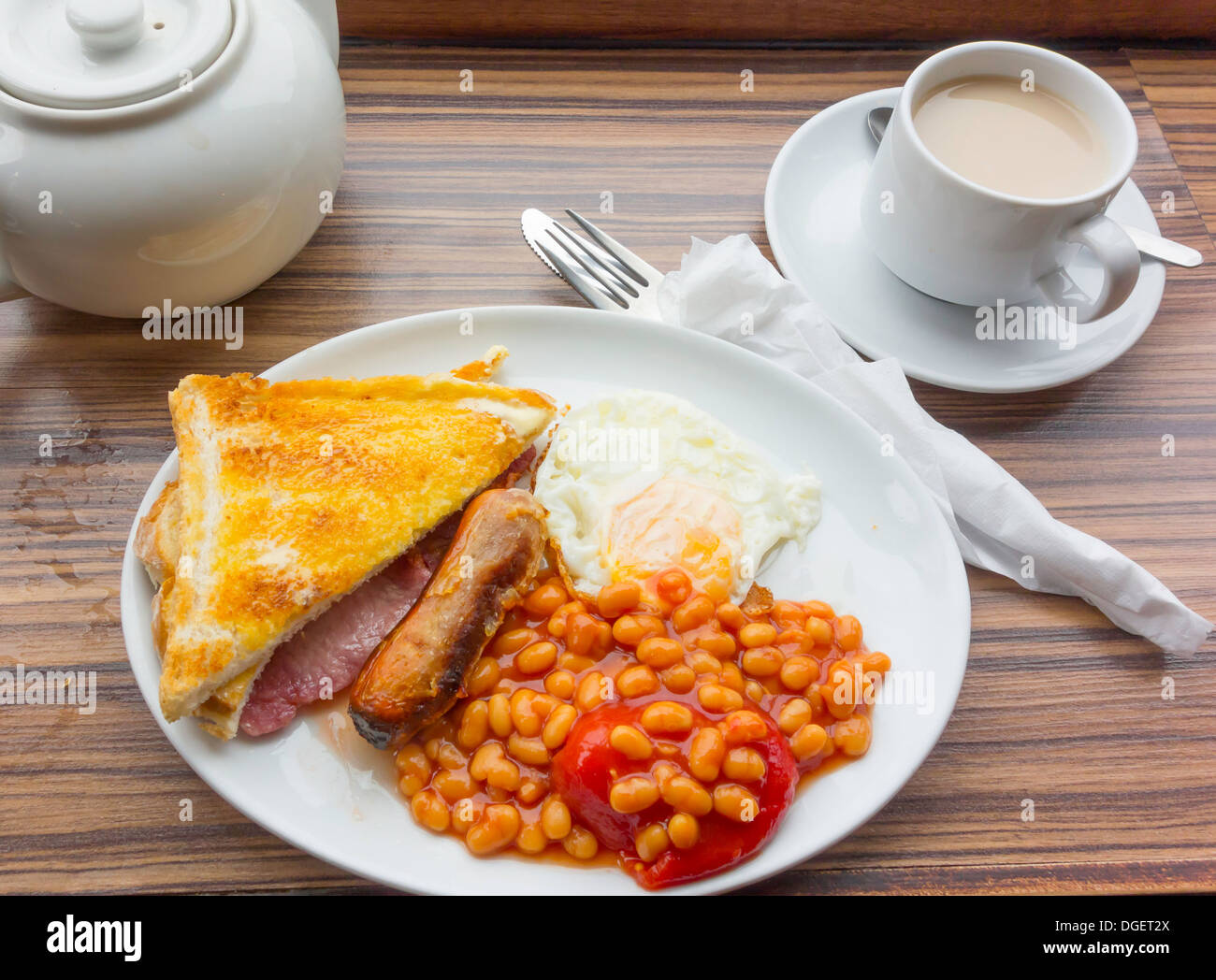 Café meal a small English Breakfast bacon fried egg sausage baked beans ...