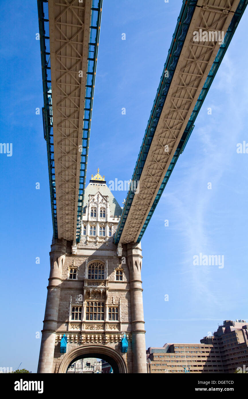 The magnificent architecture of Tower Bridge in London Stock Photo - Alamy