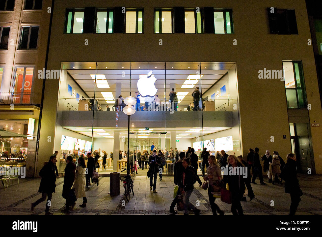 Germany, Bavaria, Munich, Apple Store Stock Photo - Alamy