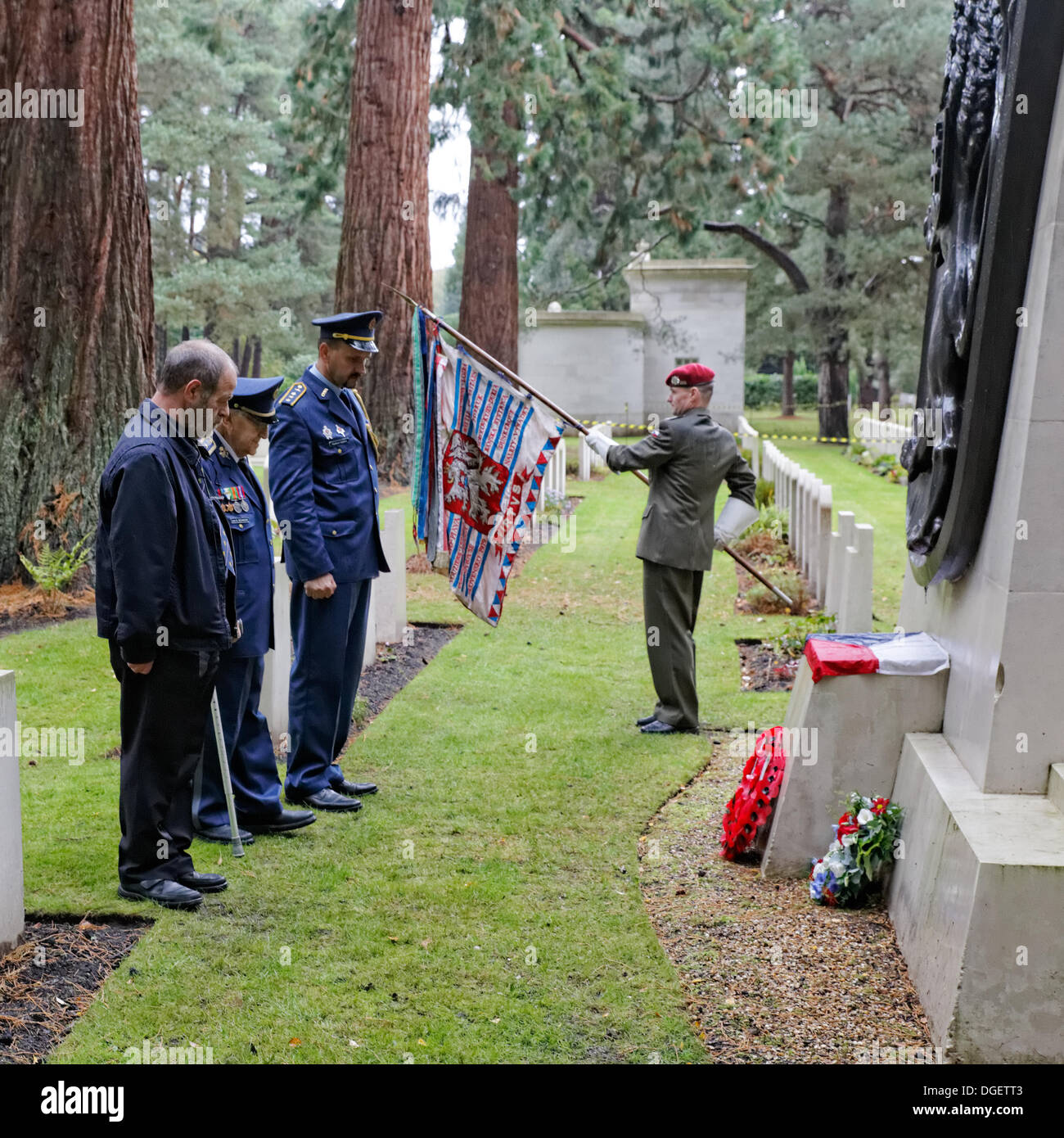 Major General Ivan Schwarz (middle) Free Czechoslovak Air Force ...