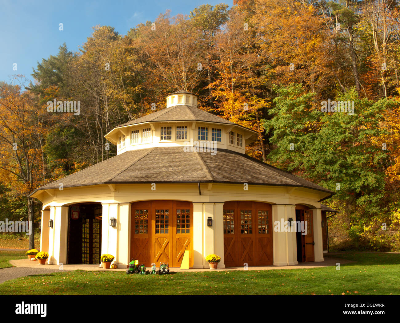 Old fashioned shape hi-res stock photography and images - Alamy