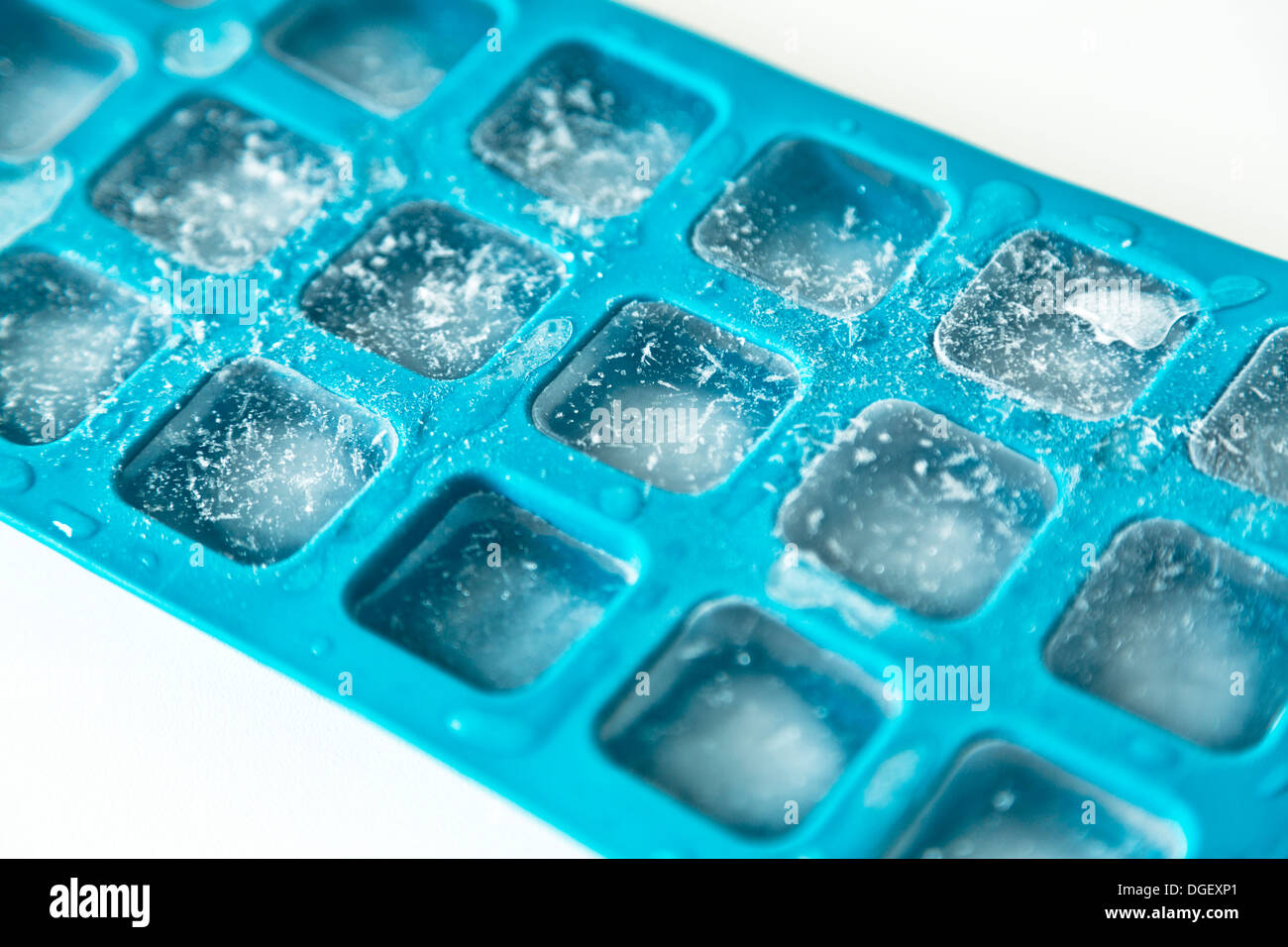 Ice cube tray hi-res stock photography and images - Alamy