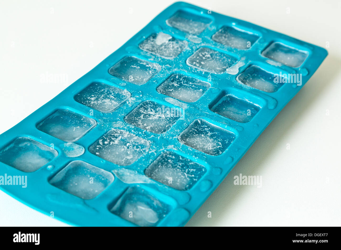 Ice cube tray hi-res stock photography and images - Alamy